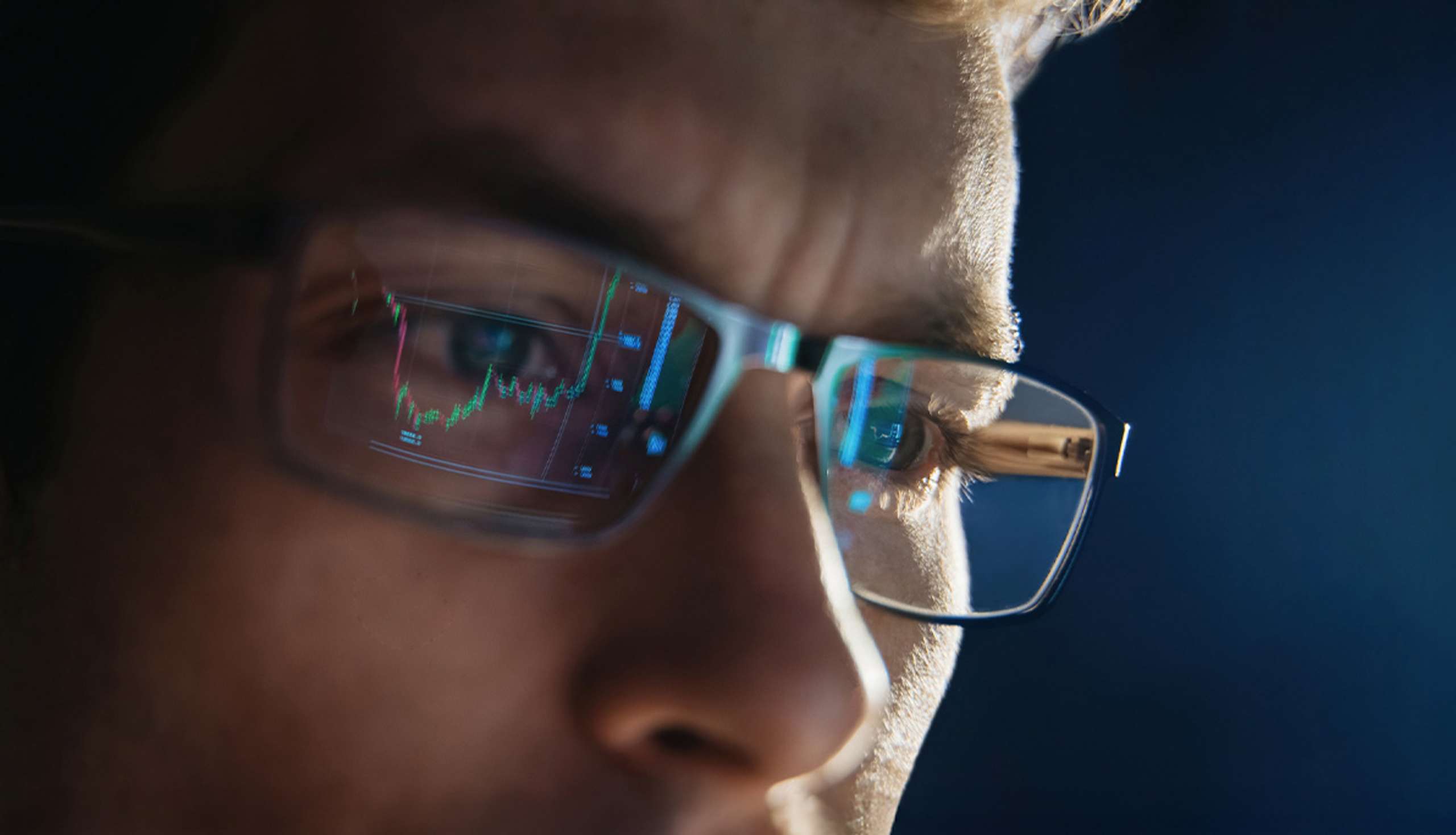 How Context and Personal Experience Shape Financial Decisions
